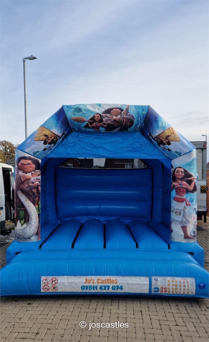 Light blue Moana castle - Hire in colchester | joscastles